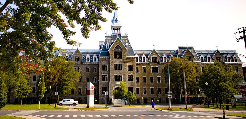 Collège Lionel-Groulx - In French | CEGEPs